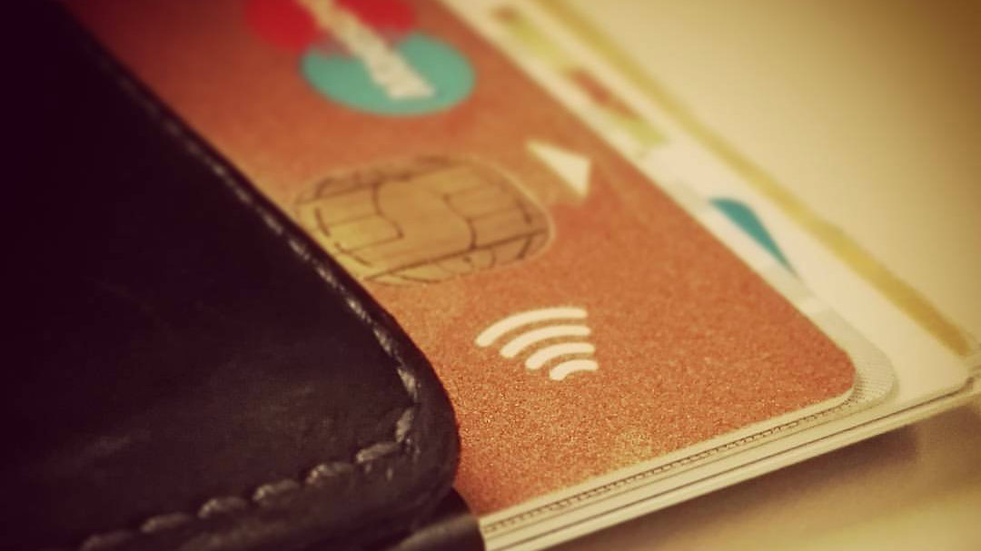 Here's how to protect your contactless card from scammers on public ...
