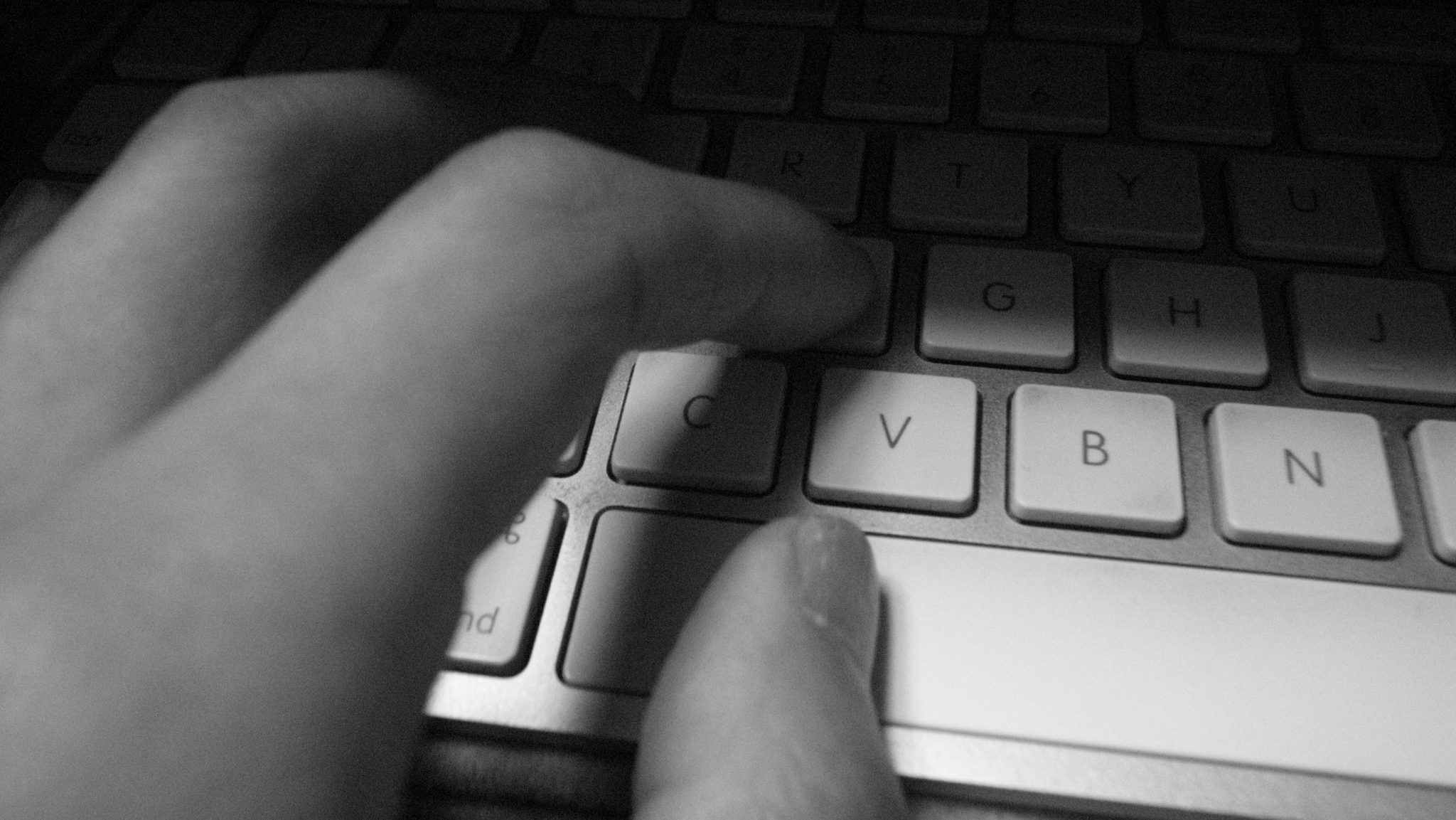 One-handed typing improves prose, research suggests