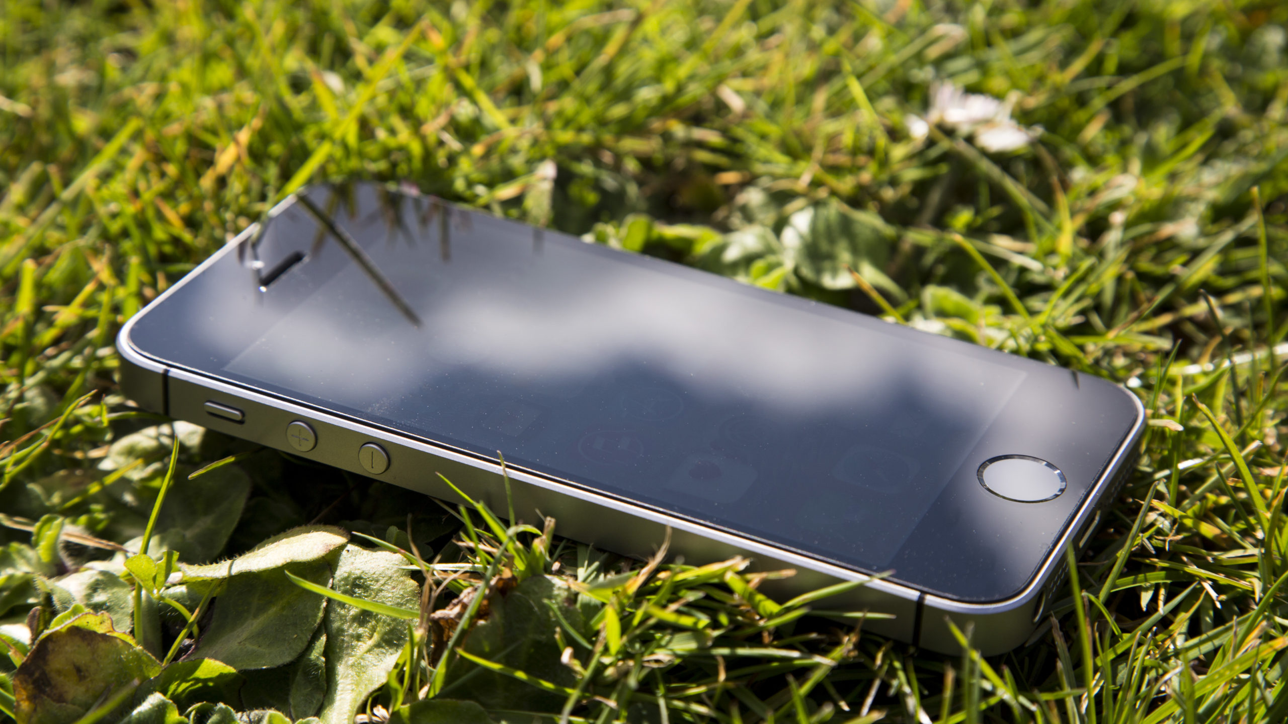 Apple iPhone SE review: Good things still come in small packages