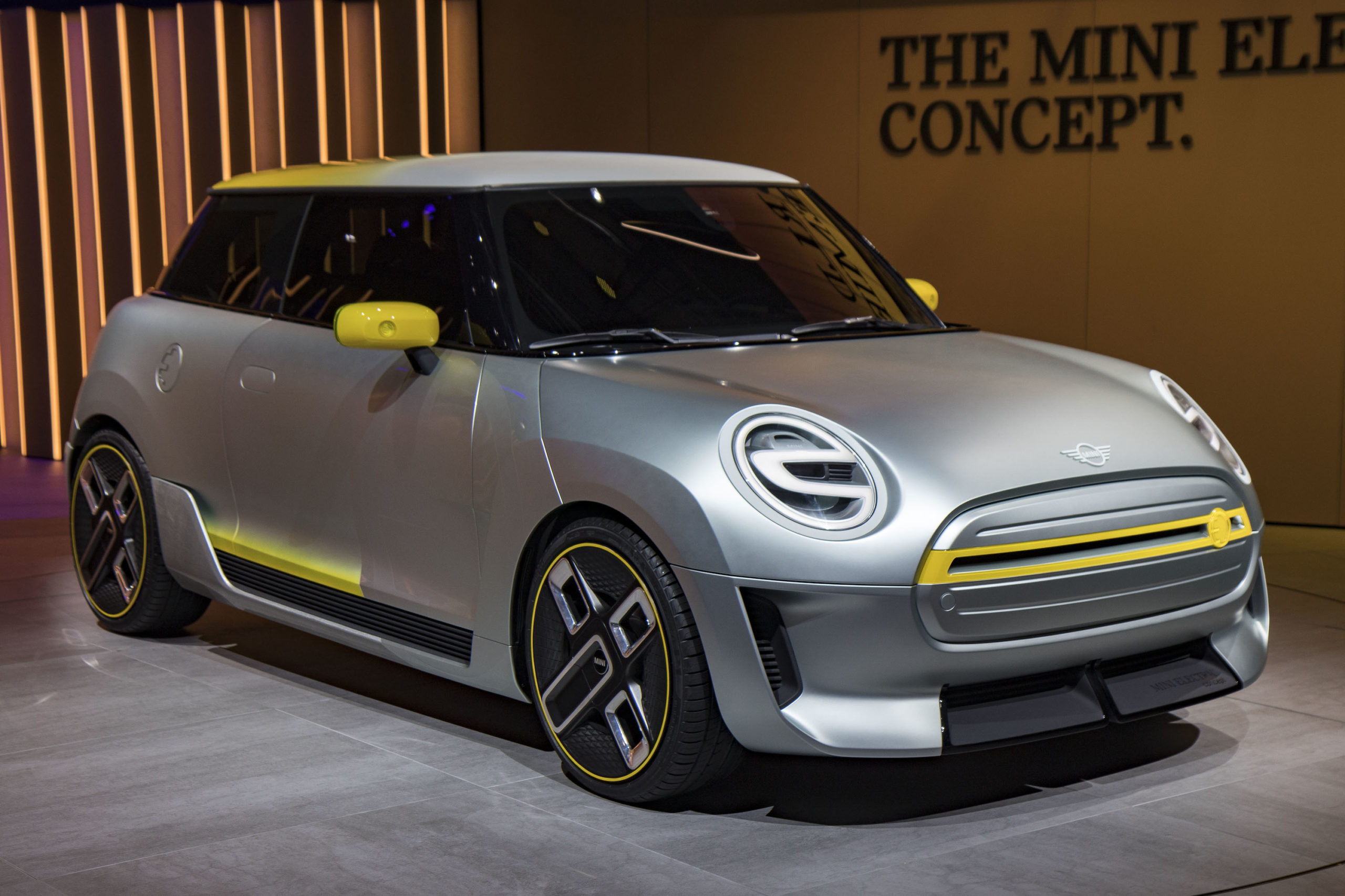 BMW shows off its Mini Electric Concept car at the 2017 Frankfurt Motor ...