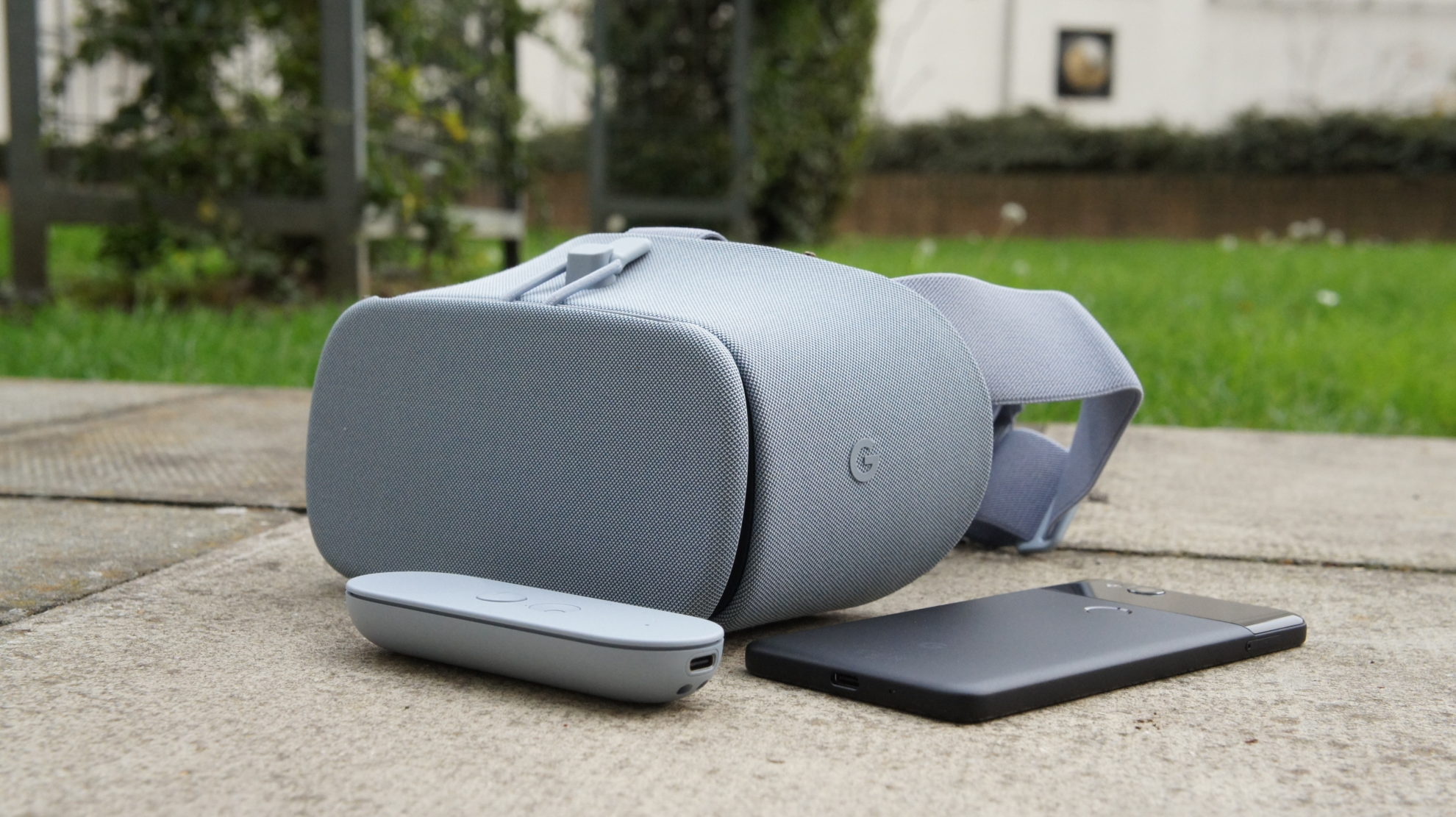 Daydream View review: Google's 2017 version is a modest improvement