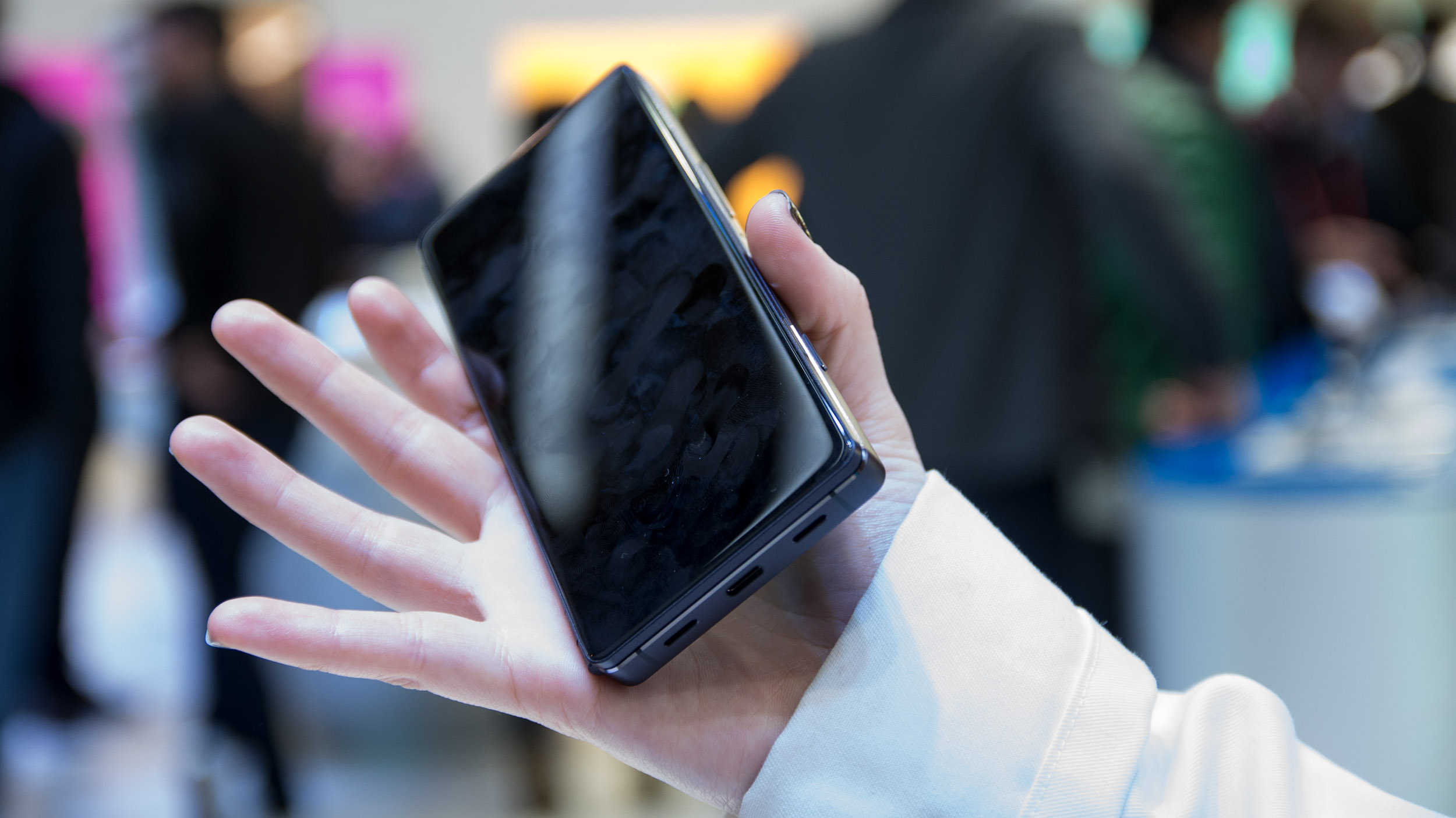 ZTE Axon M review: Hands-on with ZTE’s unhinged, two-screen smartphone