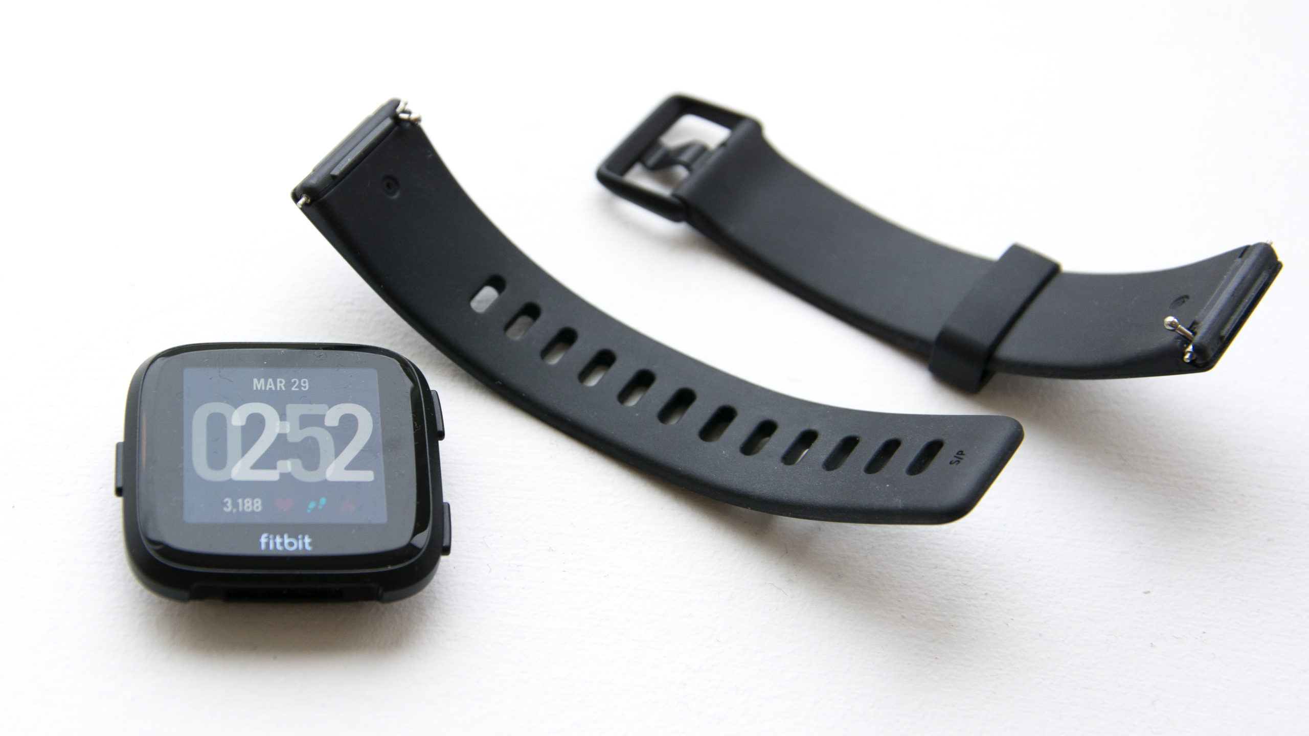 Fitbit Versa review: Cheaper and nearly as good as the Ionic