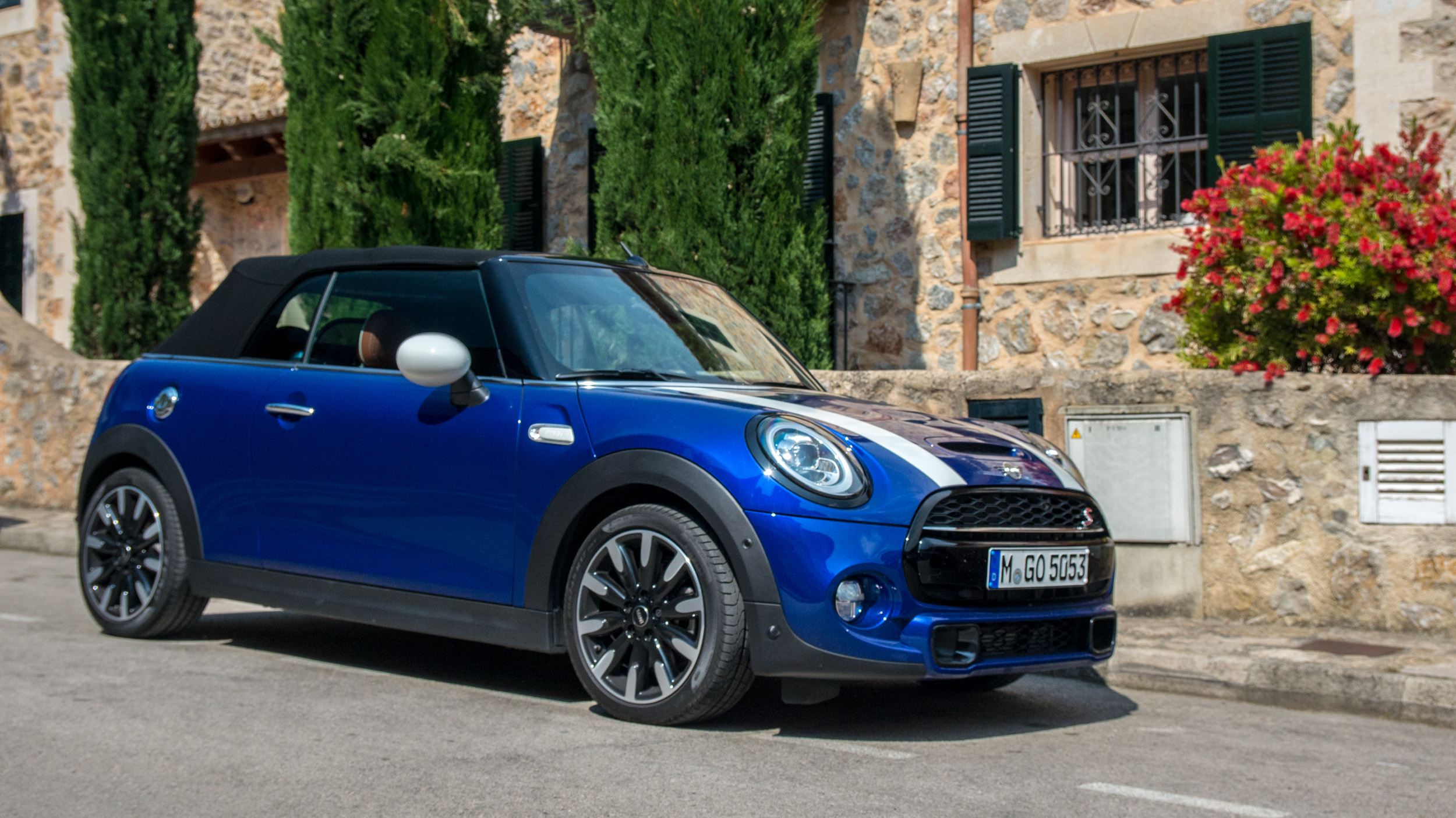 Mini 3-Door Hatch and Convertible (2018) review: A small car that’s big ...