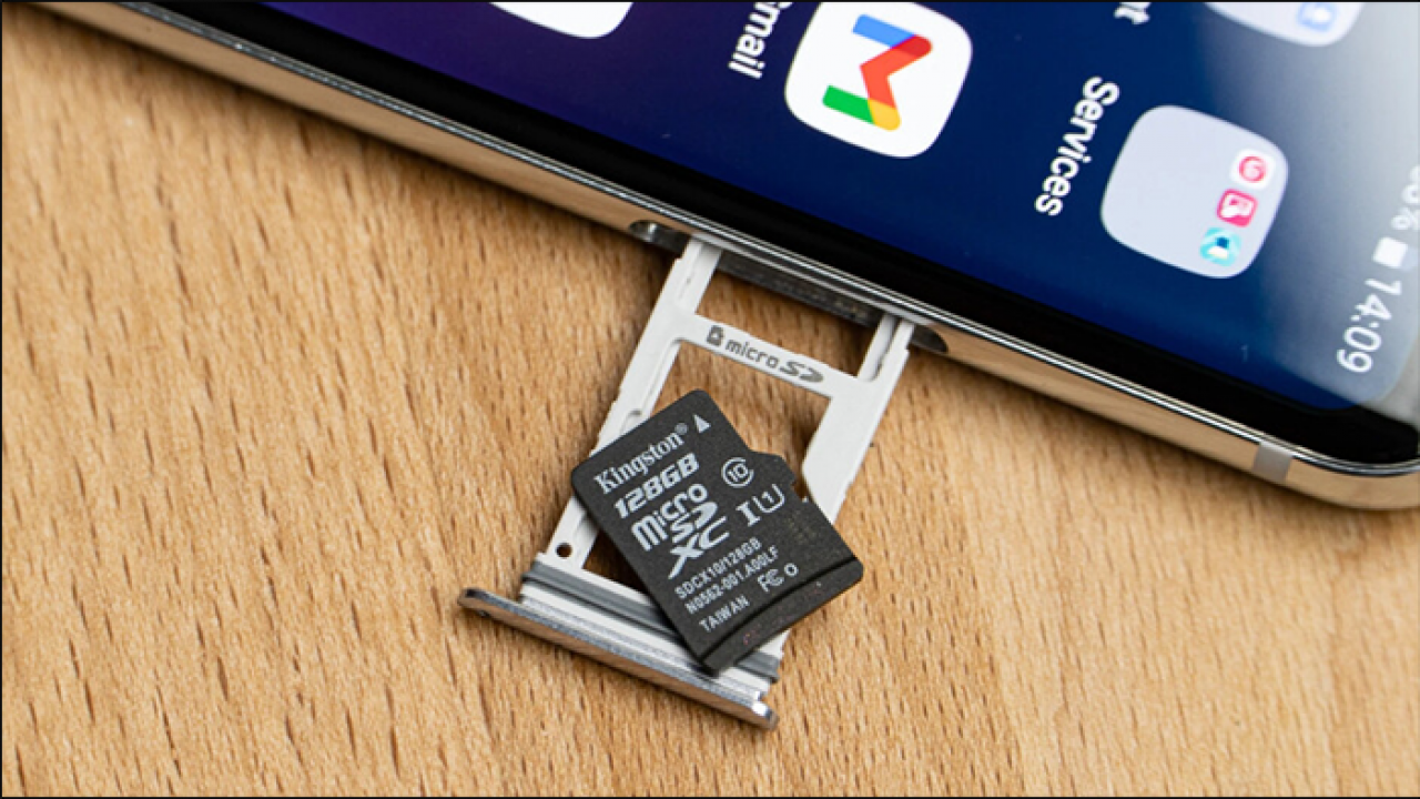 How to Put a Picture Slideshow on a TV