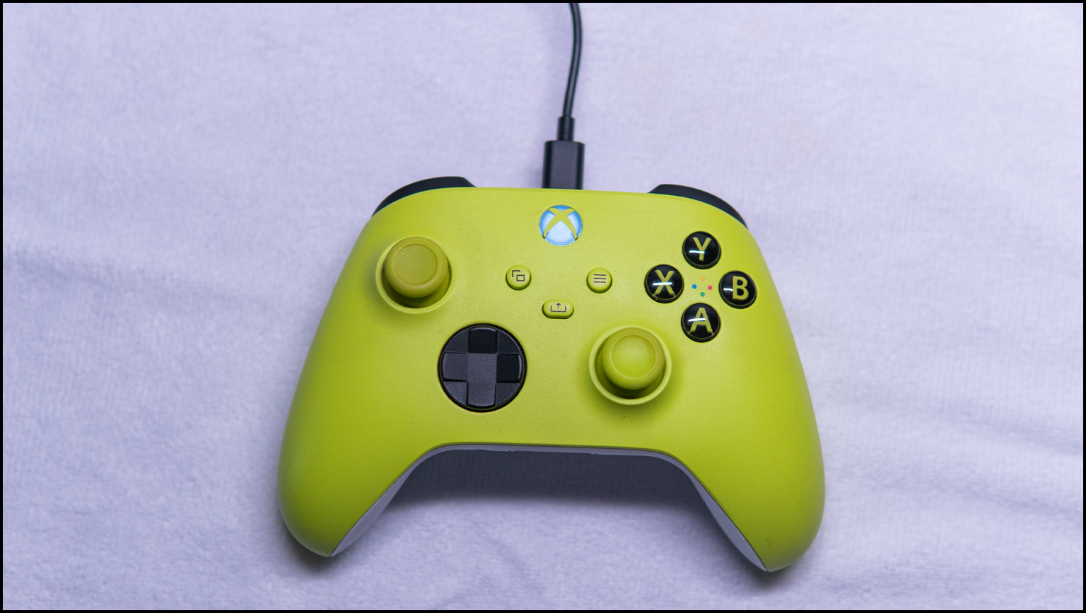 How to Connect an Xbox Controller to Xbox